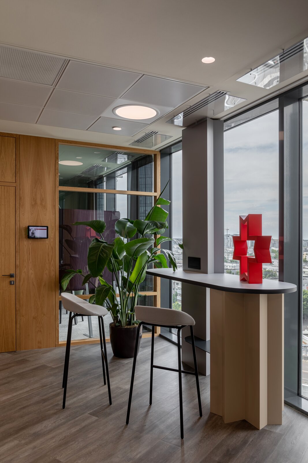 Photo 20 of 22 in Regina Maria – Living Workspaces by Andreea ...