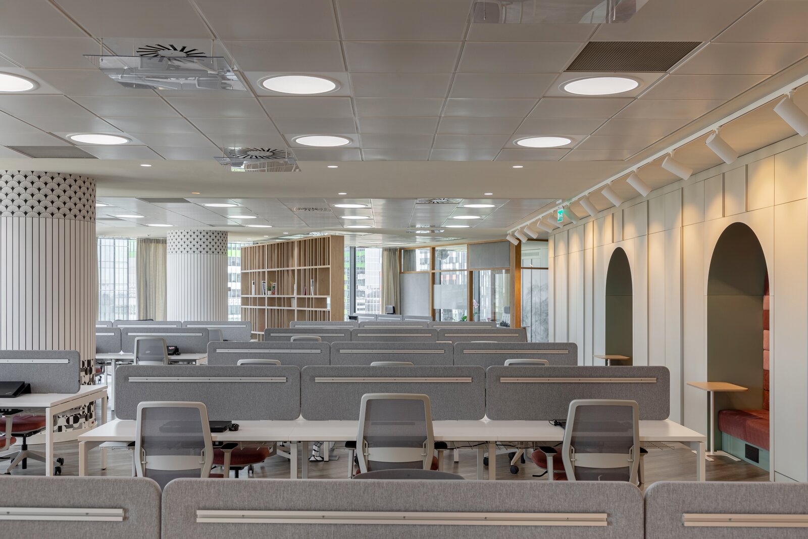 Photo 17 of 22 in Regina Maria – Living Workspaces by Andreea ...