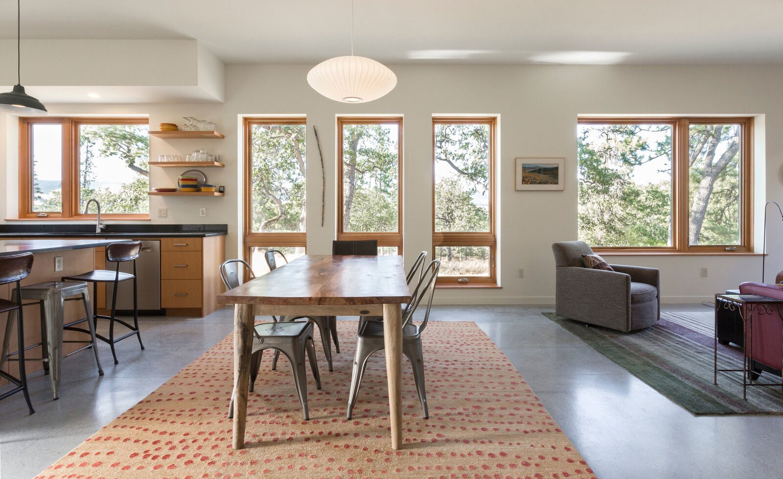 Photo 4 of 7 in Memaloose Cabin by SAGA Design + Build - Dwell