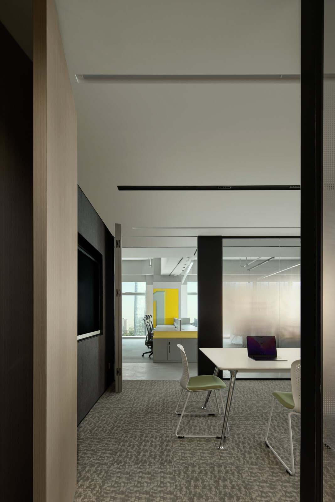 Photo 18 of 28 in Tailong Bank Technology Software Development Office ...