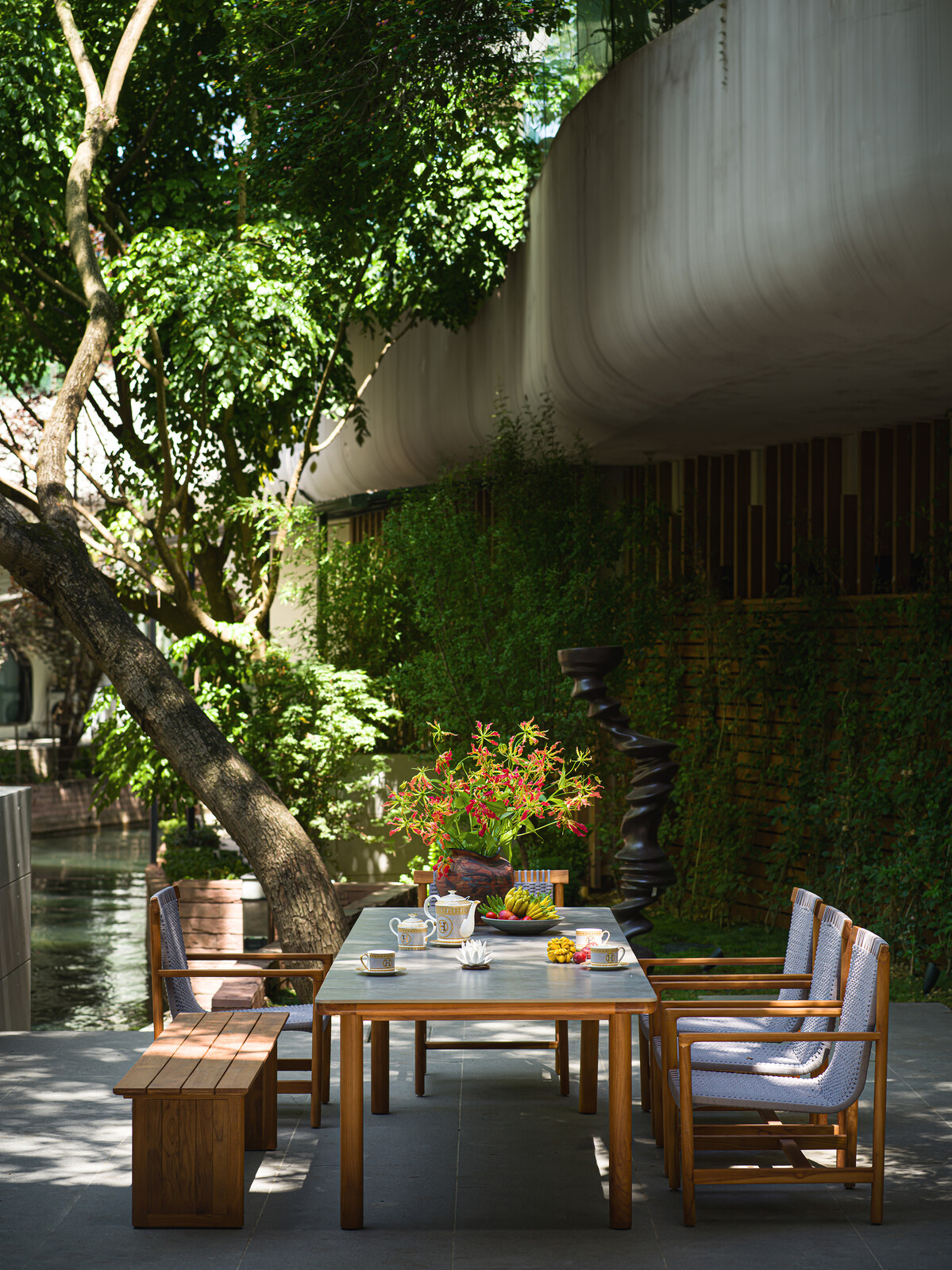 Photo 3 of 35 in The House Under a Tree by GROWTO DESIGN by coolyee - Dwell