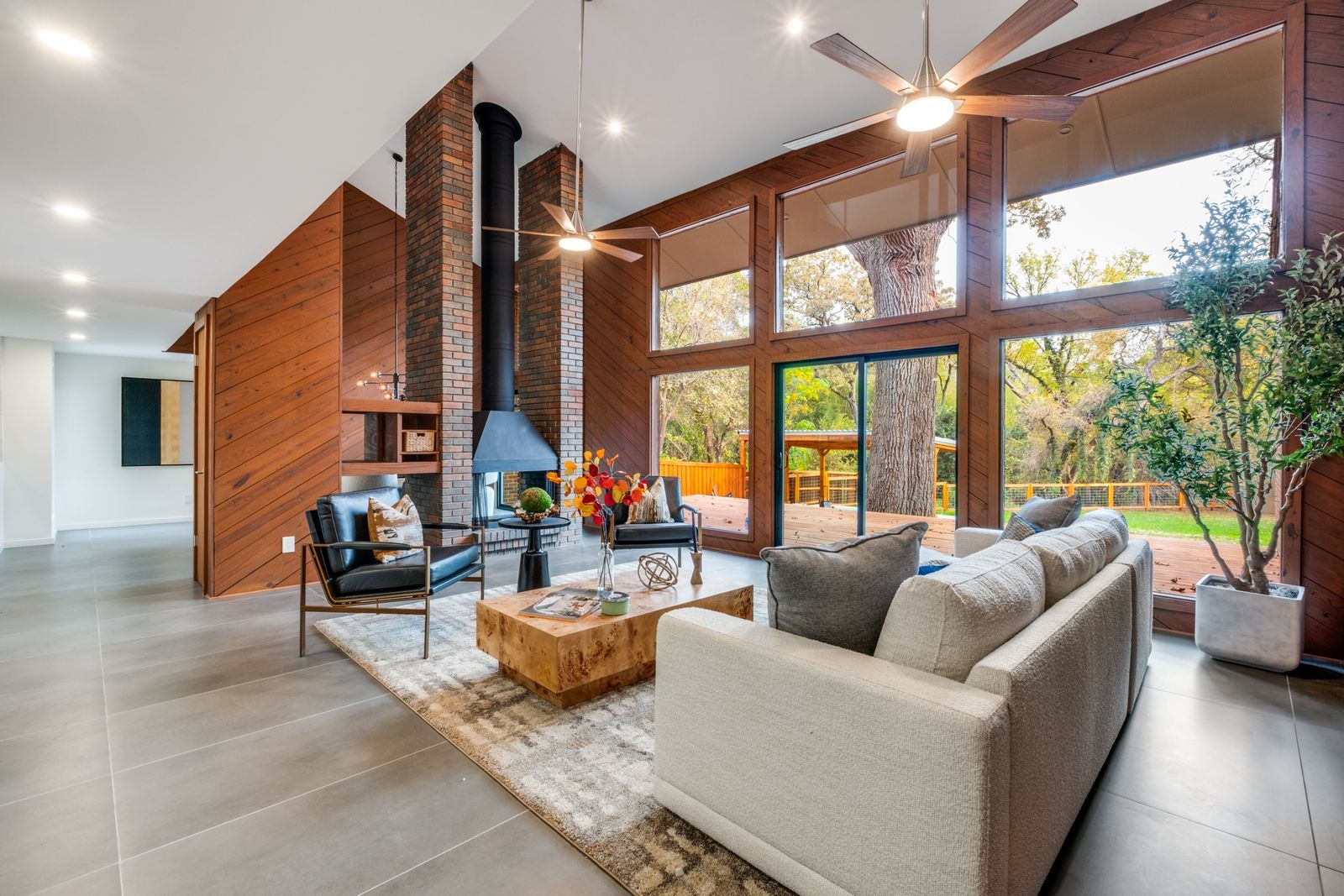 Photo 3 of 15 in Brick Meets Ponderosa Pine at an Architect’s $850K ...