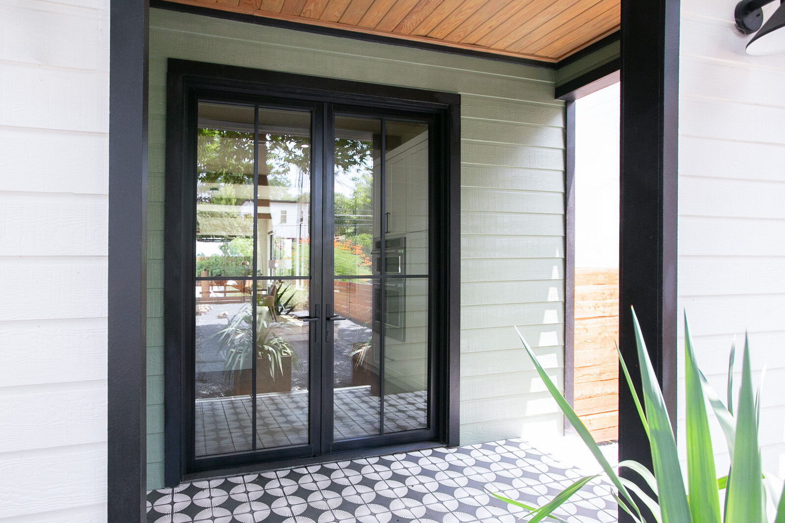 Photo 14 of 17 in Keep Austin Unique with Downing Homes by RAM Windows ...