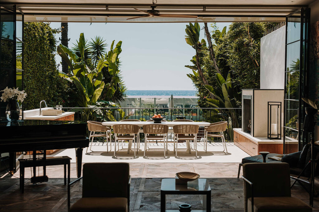 Photo 3 of 24 in Iconic Oceanfront Estate by Molori Design by ...