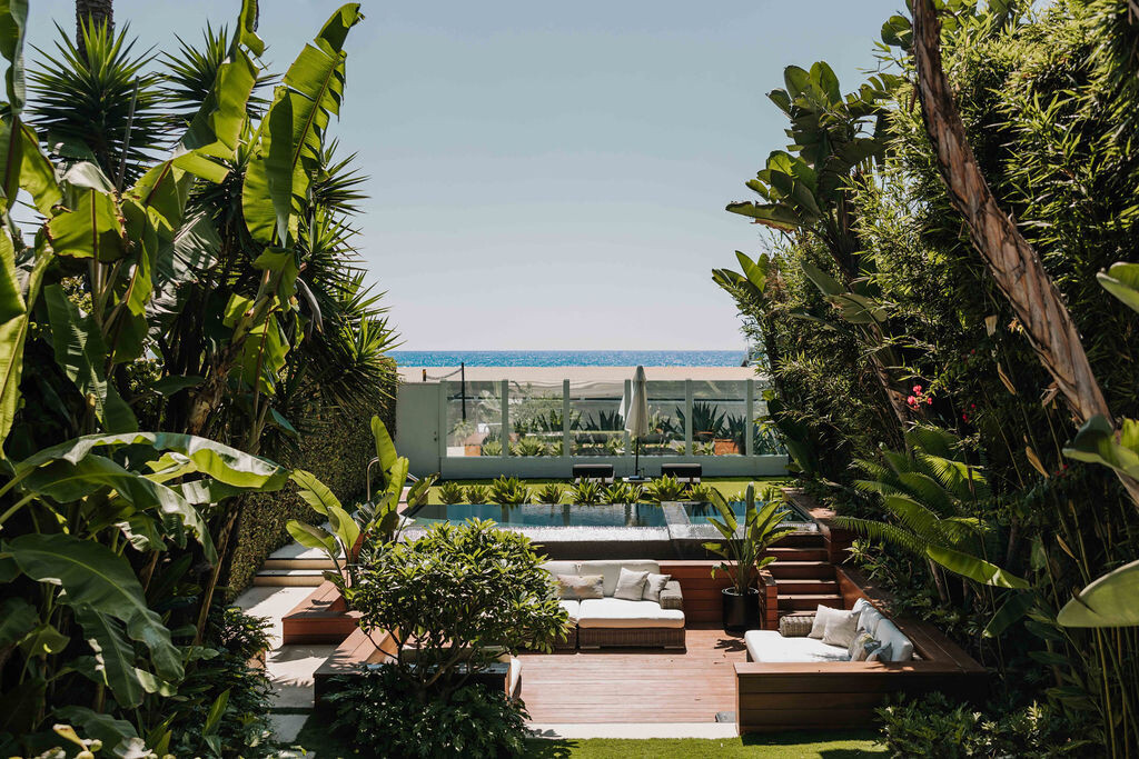 Photo 4 of 24 in Iconic Oceanfront Estate by Molori Design by ...