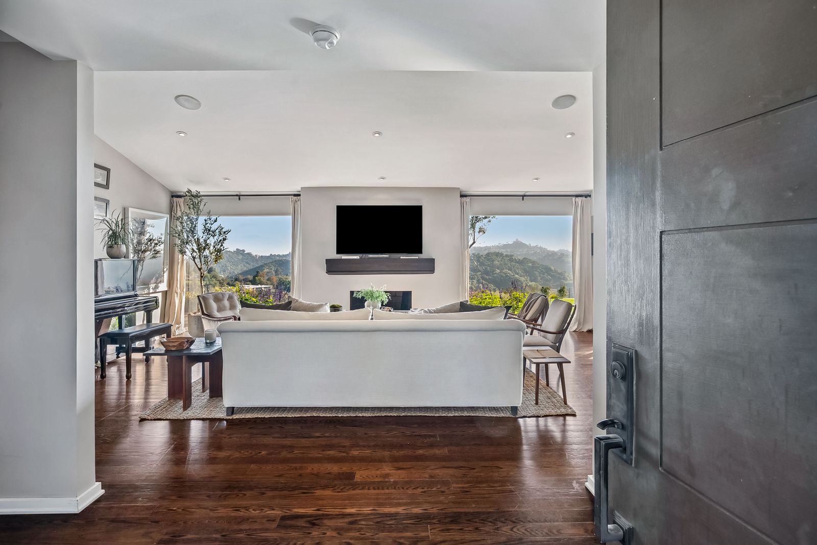 Photo 1 of 14 in Chris Evan’s Custom Captain America Gym with Superhero ...