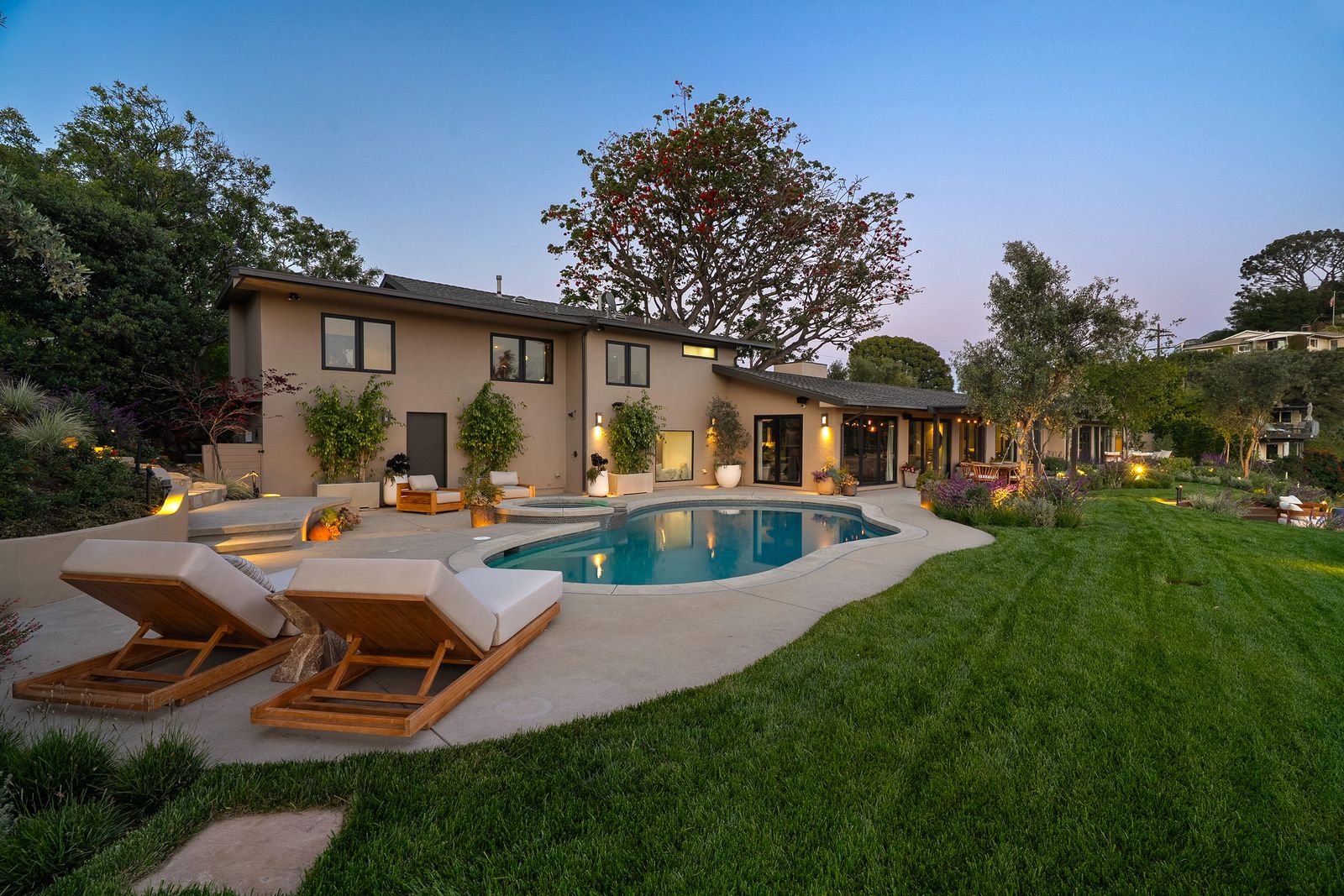 Photo 10 of 14 in Chris Evan’s Custom Captain America Gym with ...