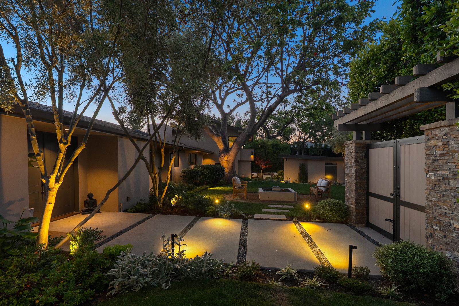 Photo 11 of 14 in Chris Evan’s Custom Captain America Gym with ...