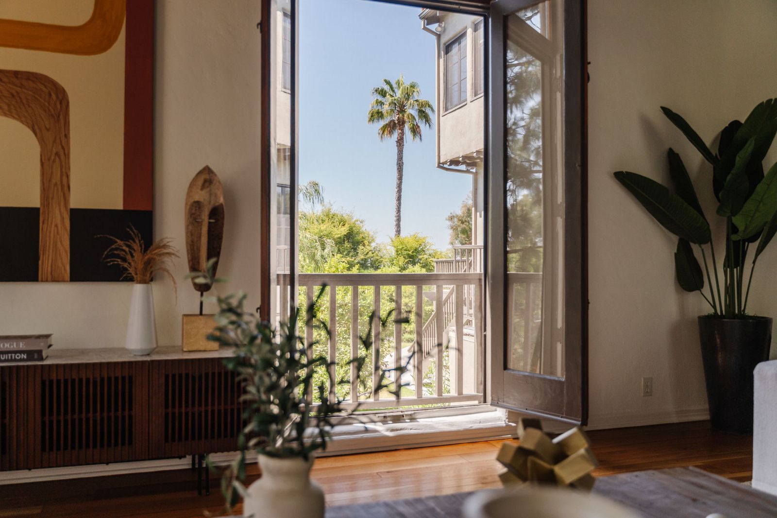 Photo 9 of 17 in Prime Enclave in Brentwood by Alexis Lopez - Dwell