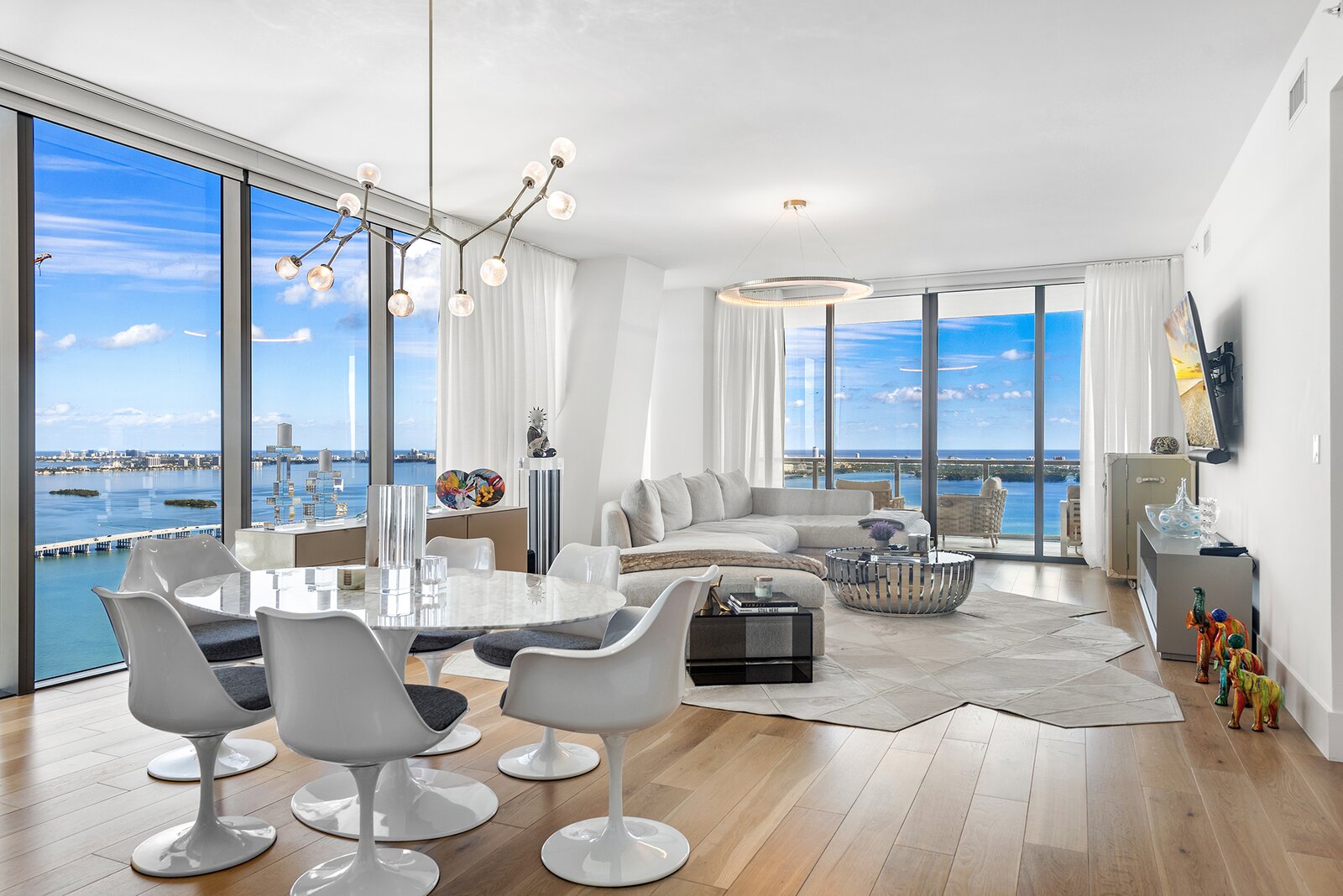 Photo 1 of 14 in Exquisite Waterfront Condo: Modern Sophistication in ...