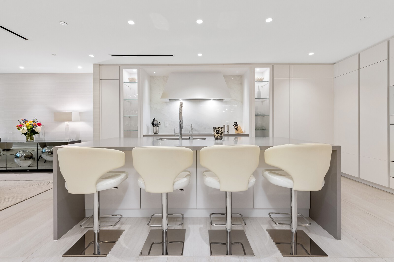 Photo 10 of 31 in Discover the Epitome of Luxury Living at Residence ...