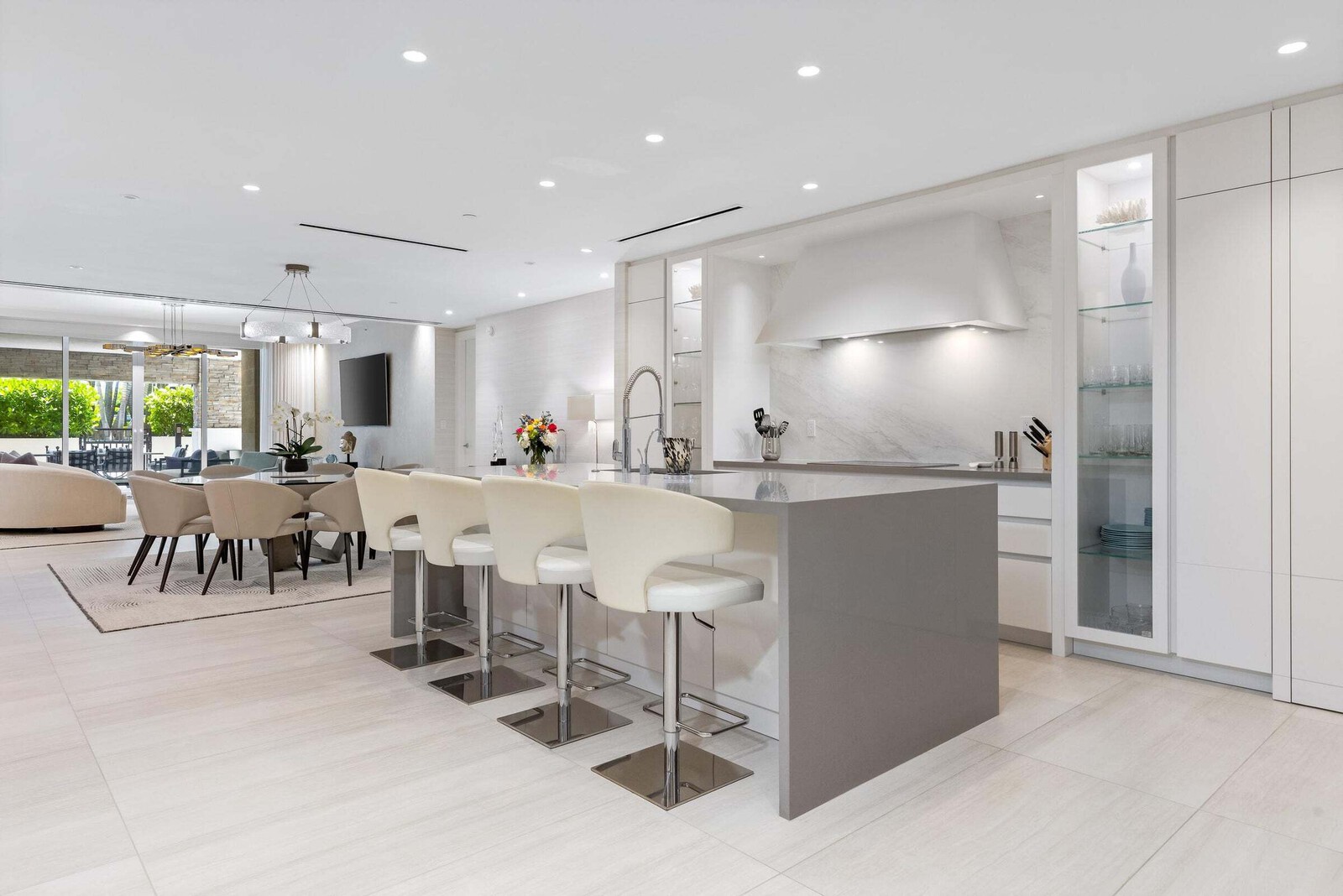 Photo 14 of 31 in Discover the Epitome of Luxury Living at Residence ...