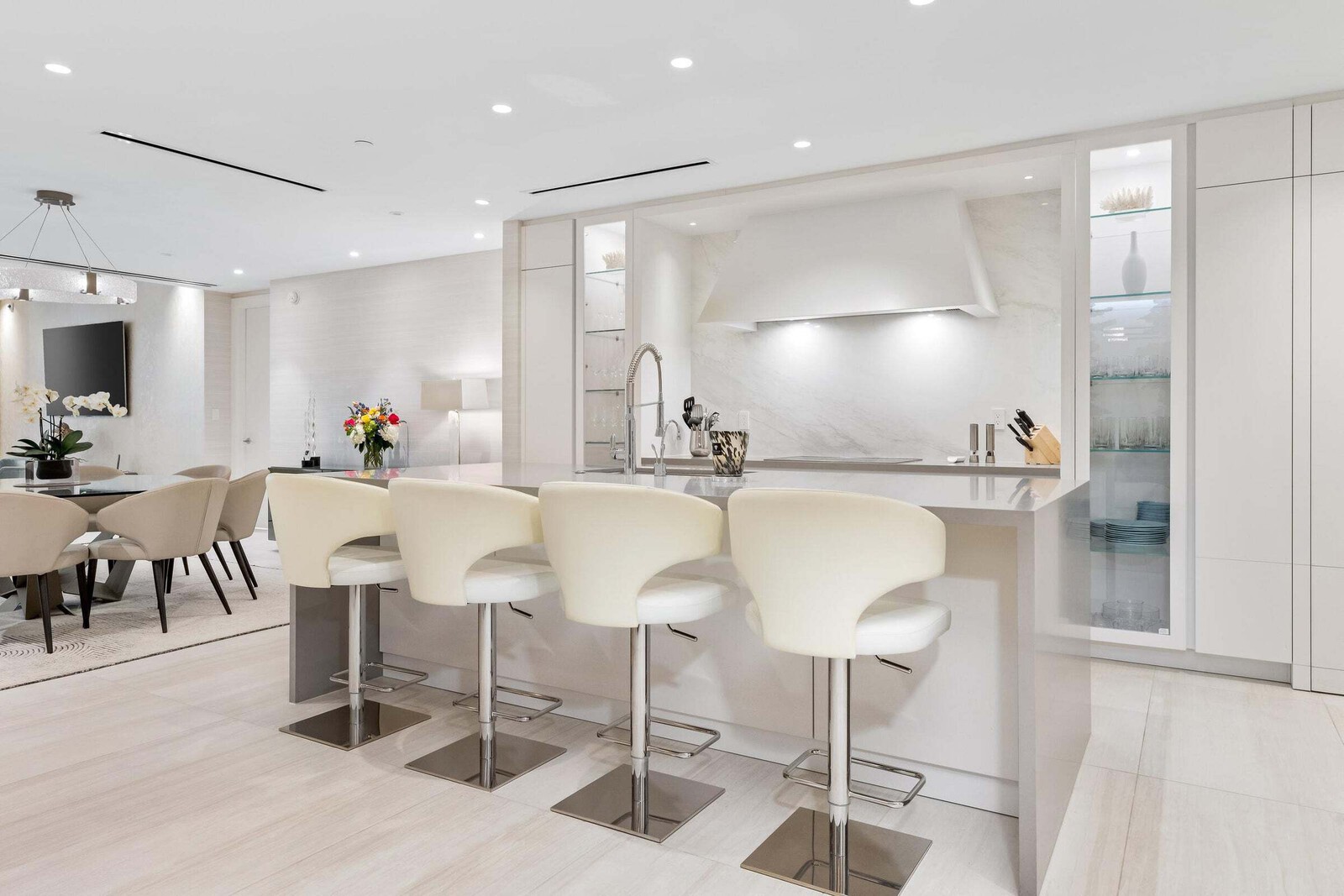 Photo 17 of 31 in Discover the Epitome of Luxury Living at Residence ...