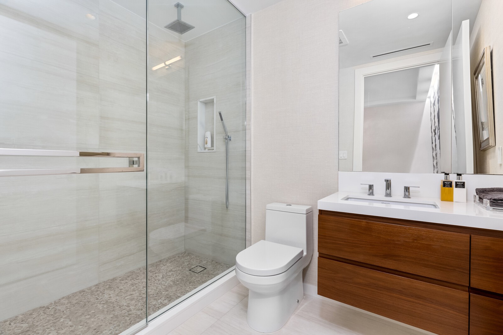 Photo 19 of 31 in Discover the Epitome of Luxury Living at Residence ...