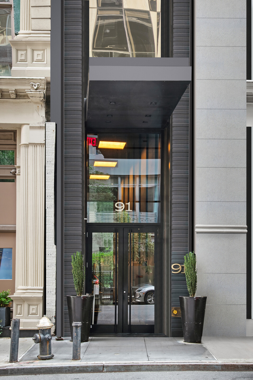 Photo 2 of 22 in Historic Tribeca unit unveils a new design exposing ...