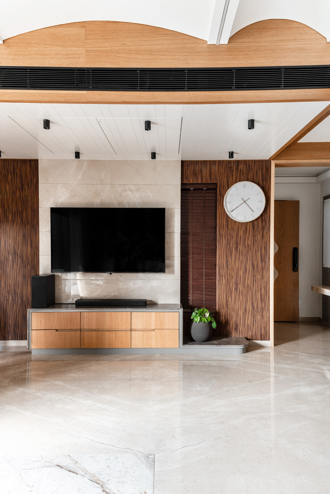 Photo 9 of 26 in The Luxe Wave by Shreesh Design Studio LLP - Dwell