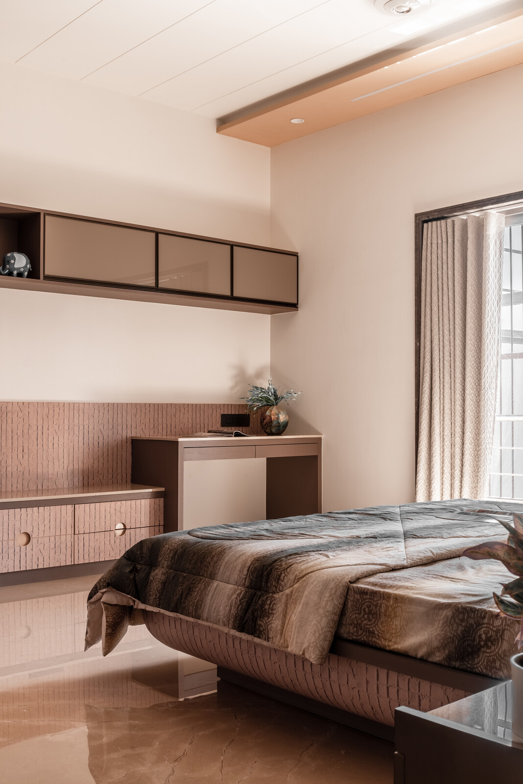 Photo 17 of 26 in The Luxe Wave by Shreesh Design Studio LLP - Dwell