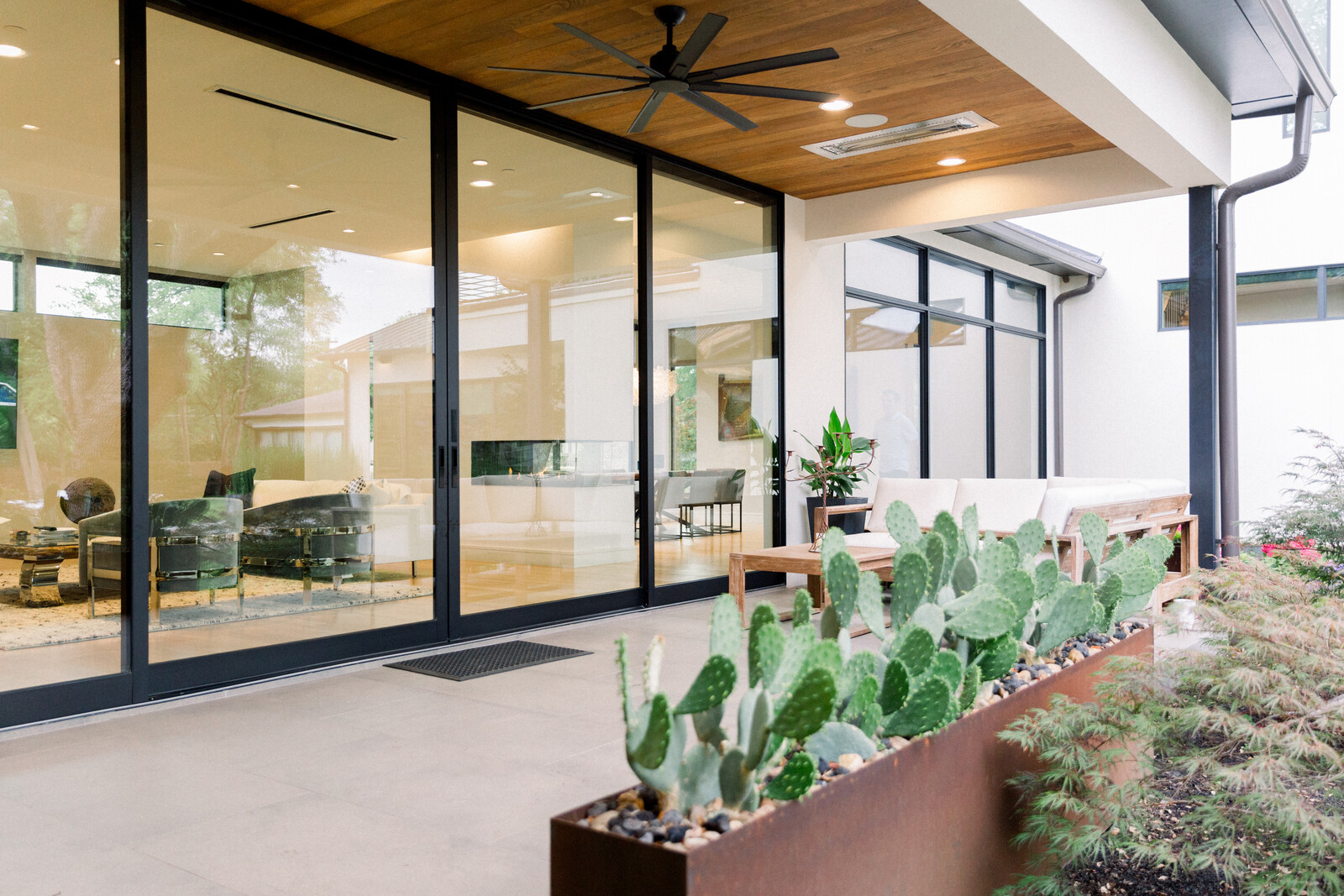 Photo 8 of 15 in Contemporary Living in Preston Hollow by Kellie Power ...
