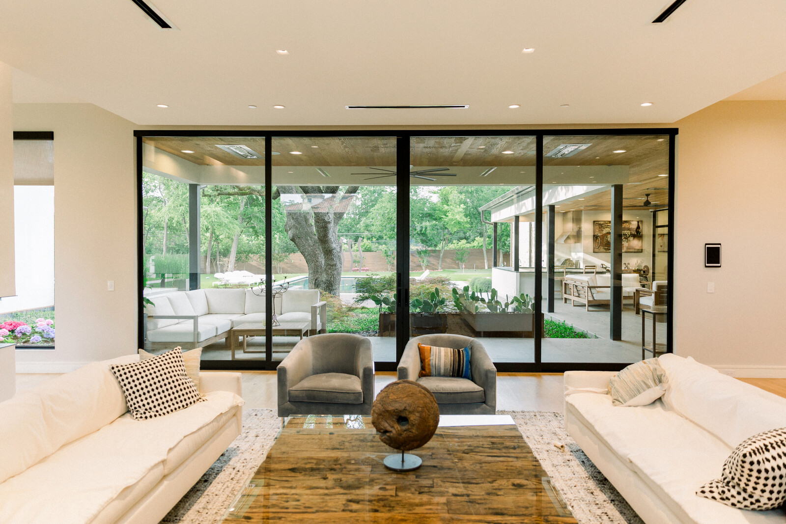 Photo 12 of 15 in Contemporary Living in Preston Hollow by Kellie Power ...