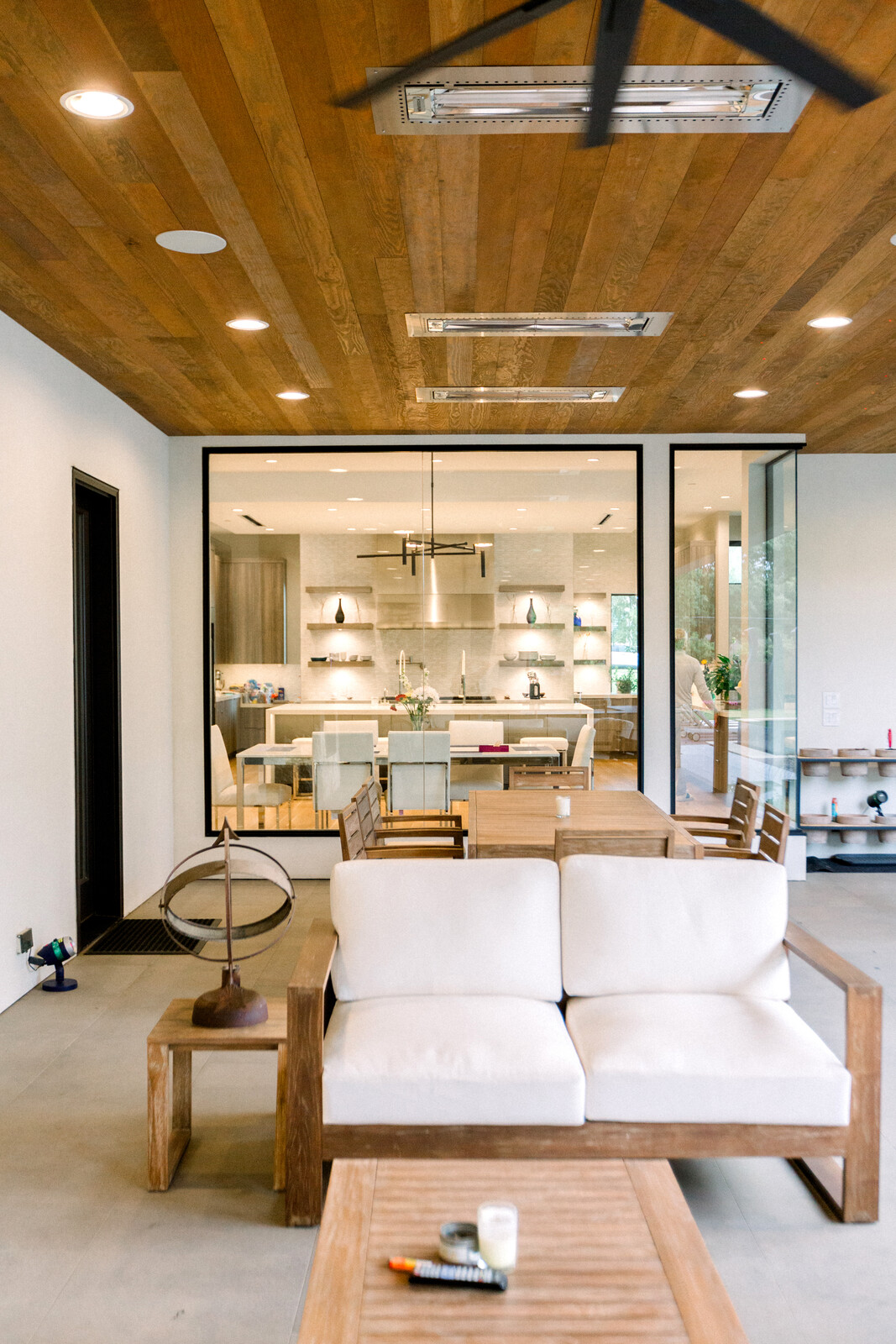 Photo 9 of 15 in Contemporary Living in Preston Hollow by Kellie Power ...