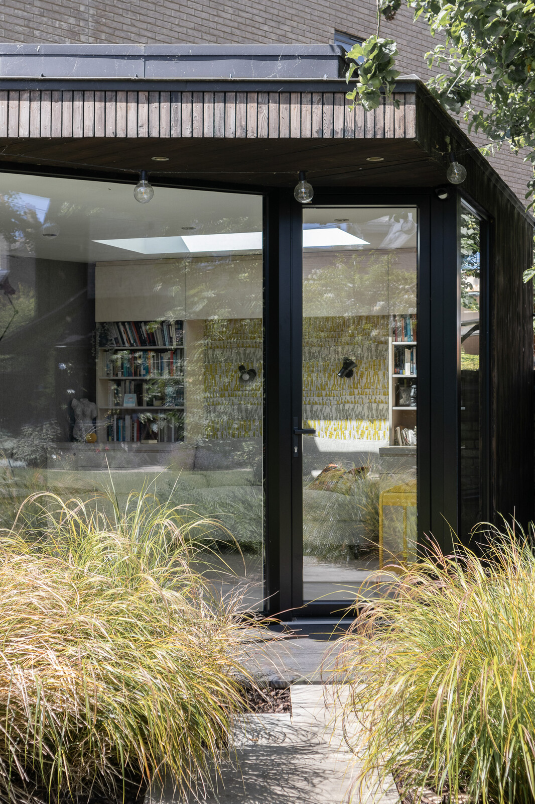 Photo 7 of 23 in Prefabricated Garden Reading Room by Ria Barnes - Dwell