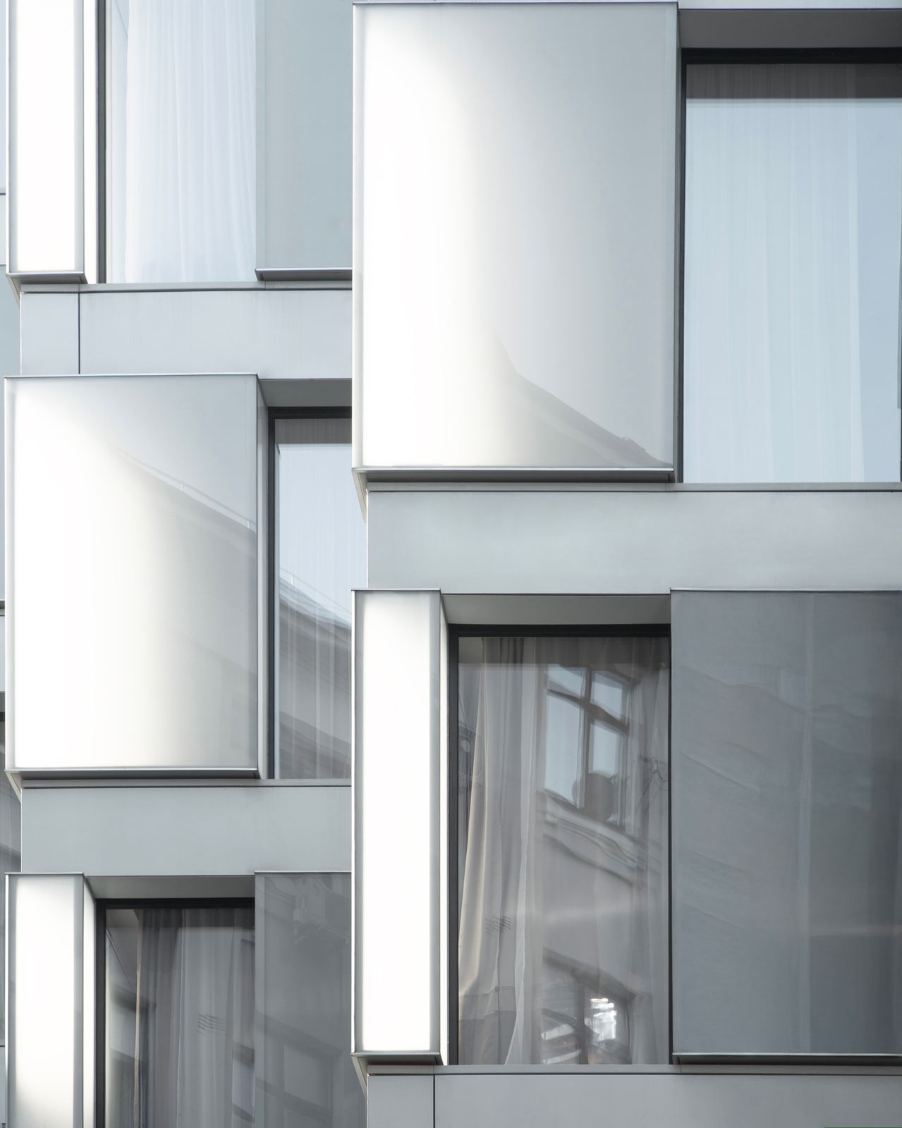 Photo 8 of 11 in Lumin by AB TLP - Dwell