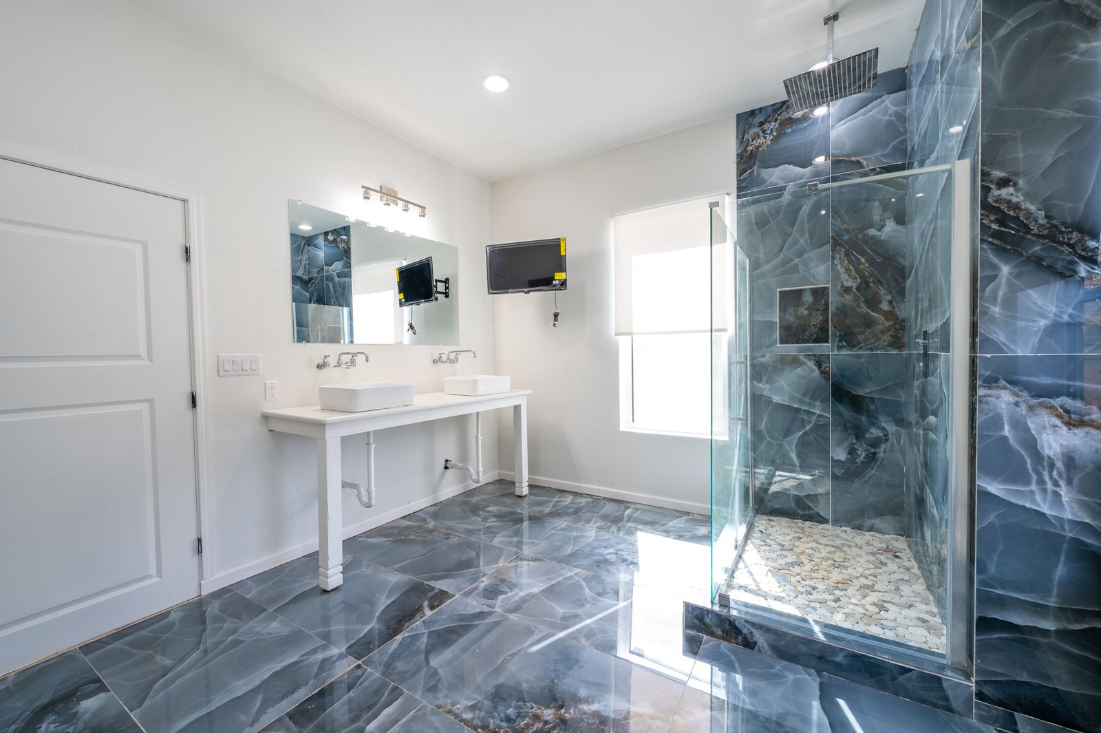 Photo 18 of 33 in Carl Anthony II Modern Mountain Space by Carl Anthony ...