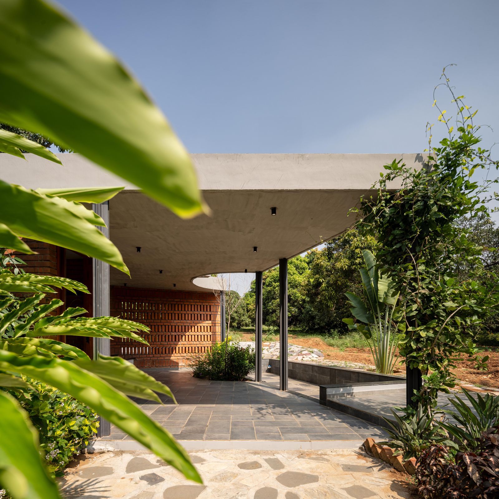 Photo 7 of 40 in Between the Mango Trees by Enviarch Studio - Dwell