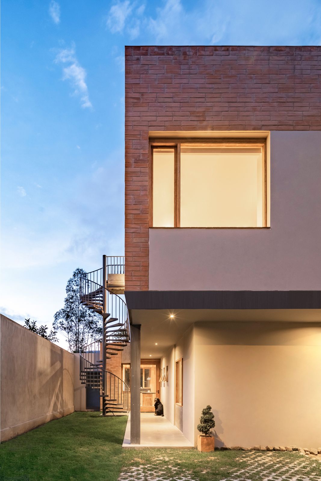 Photo 8 of 16 in The Block Bond House by Felipe Palacios - Dwell