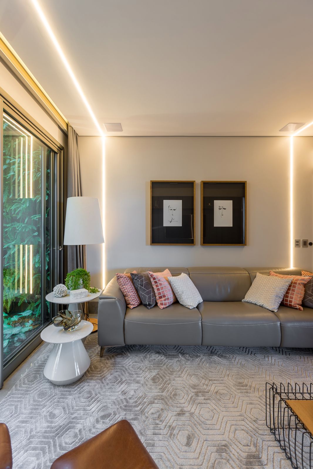 Photo 2 of 83 in Pendulum House by Truvian Arquitetura - Dwell