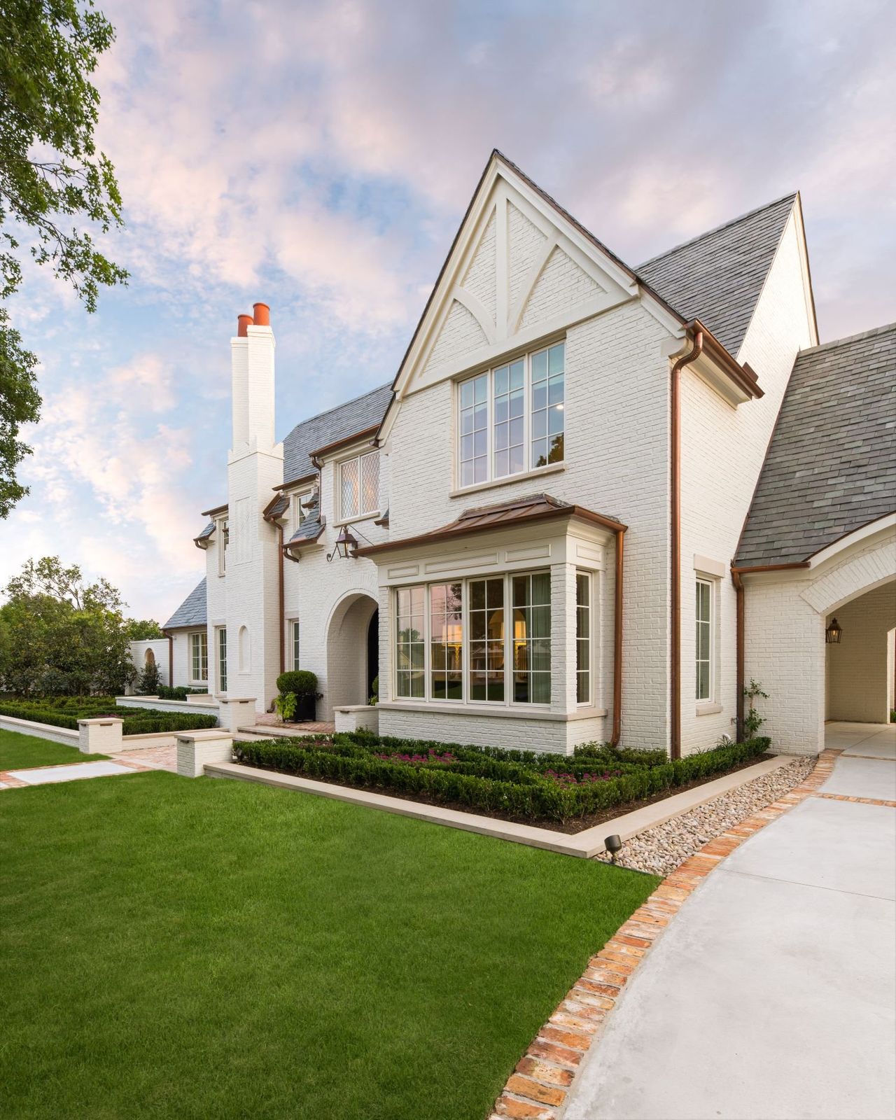 Photo 2 of 10 in Dallas Grand Estate Resort by Hello BD - Dwell