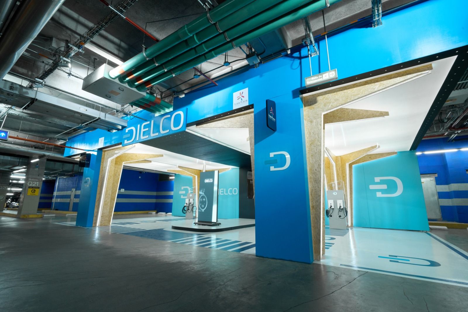 Photo 4 of 21 in DIELCO EV Charging Station by Alejandro Enciso Marín ...