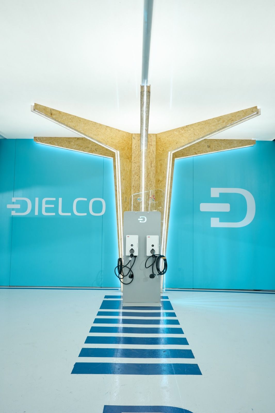 Photo 1 of 21 in DIELCO EV Charging Station by Alejandro Enciso Marín ...