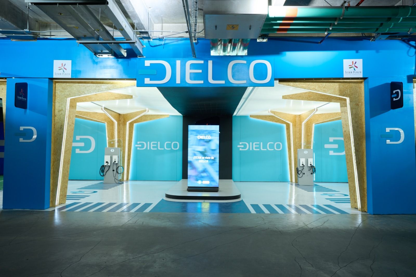 Photo 3 of 21 in DIELCO EV Charging Station by Alejandro Enciso Marín ...