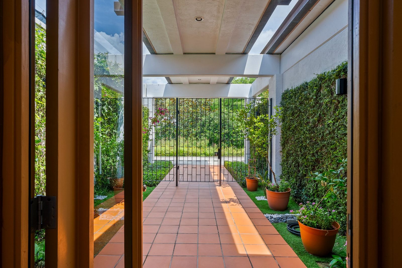 Photo 7 of 35 in The Ellerman Residence by Gene Leedy by Ashley Marbet ...